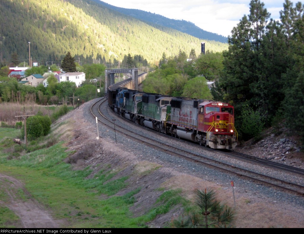 BNSF 8228